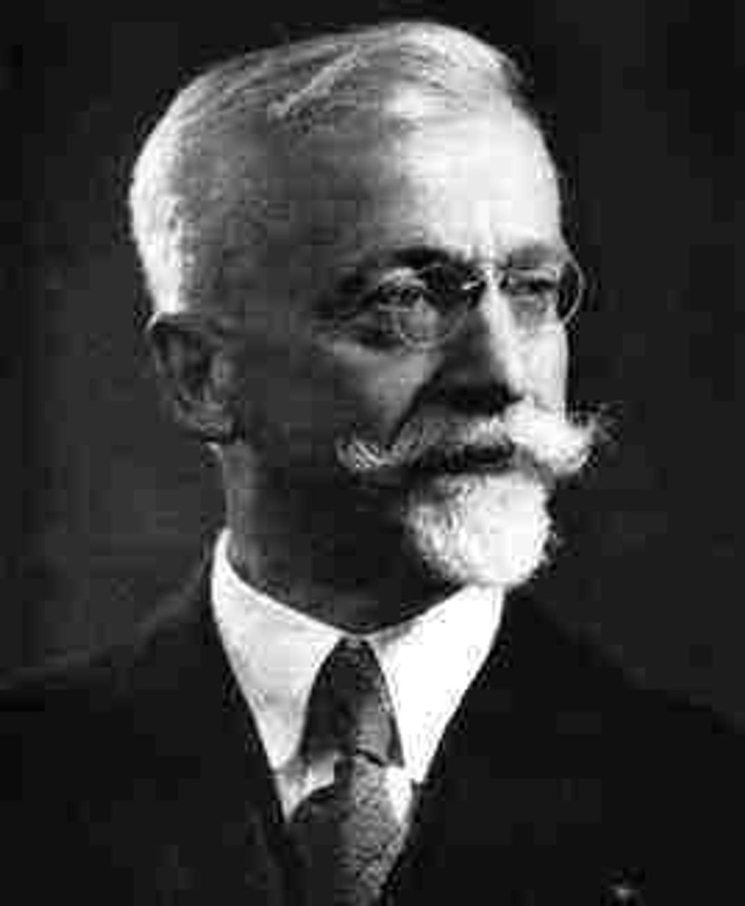 Groupe de Lie E8 : une clé pour la théorie des supercordes