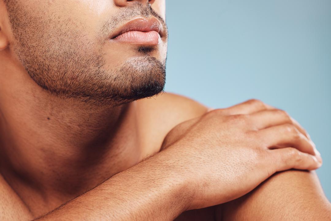 Les poils repoussent plus drus après être rasés, vrai ou faux