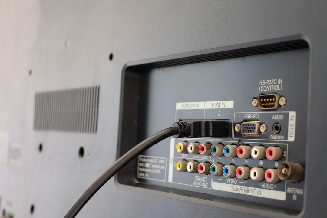 Ce petit port à l’arrière de votre télé ? Il peut faire des choses que ...