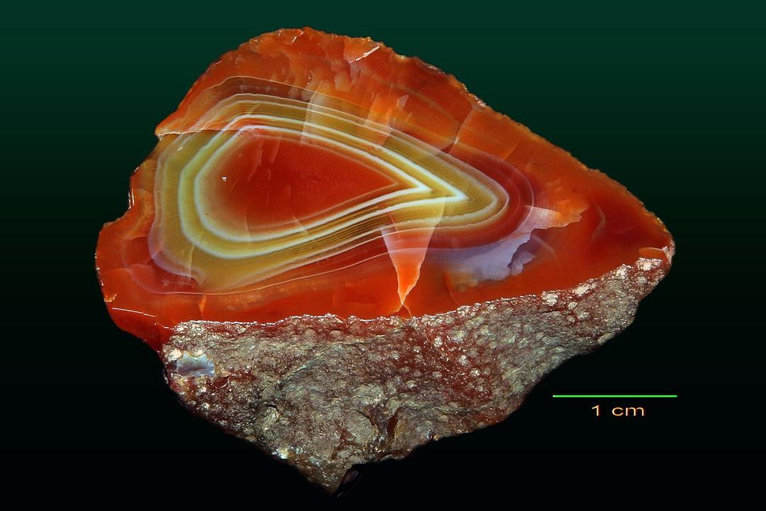 Ces agates exposées dans un musée depuis 140 ans sont en réalité des ...