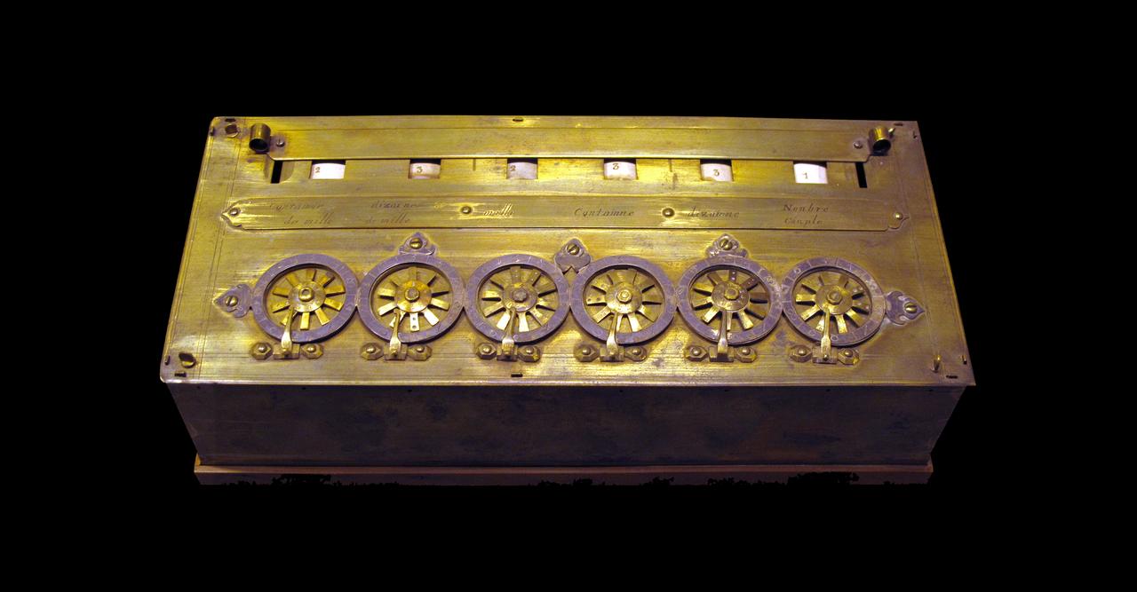 Cabinet de curiosités : la pascaline, première calculatrice de l'Histoire