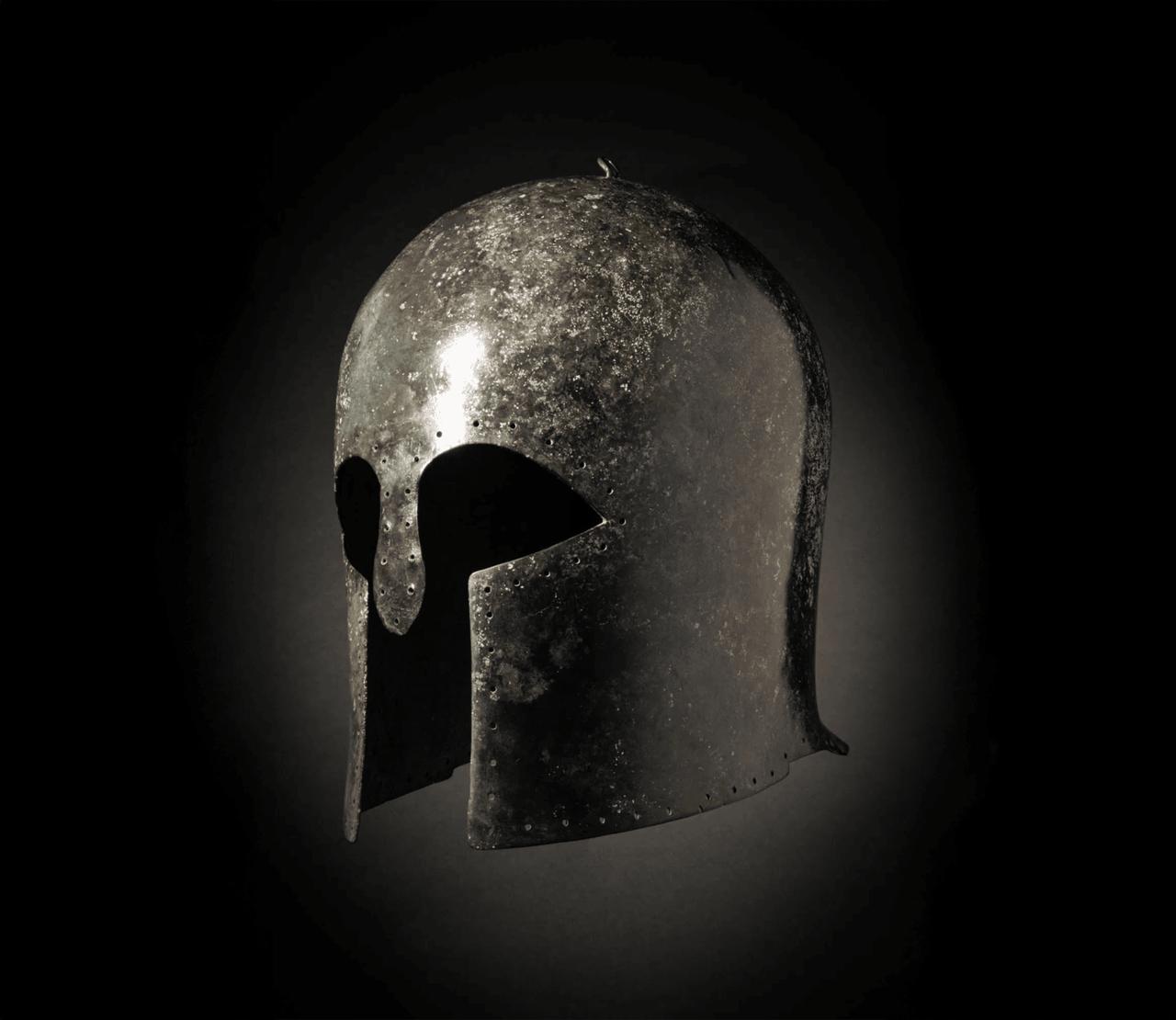 Rare et magnifique : ce casque grec de combat presque intact de 2 500 ...