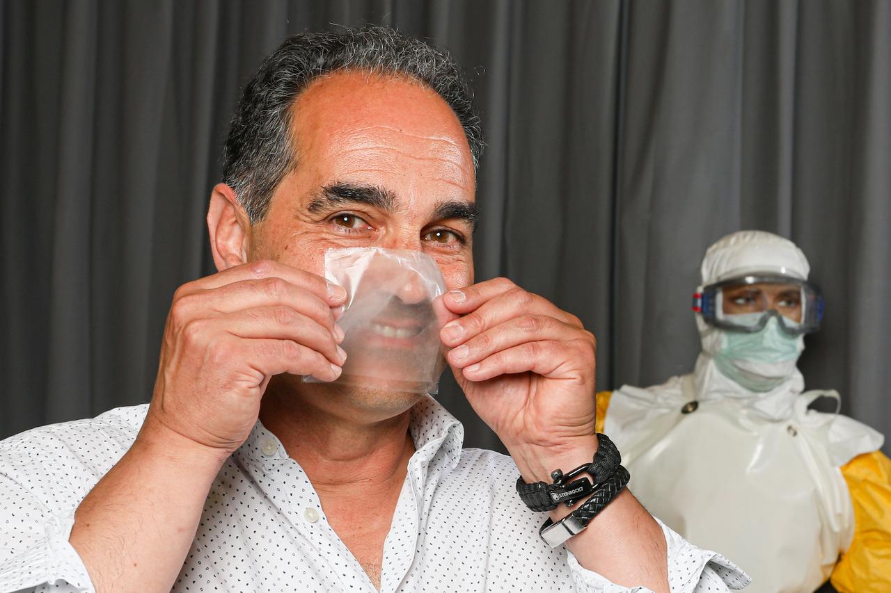 Une start-up suisse invente un masque transparent et recyclable