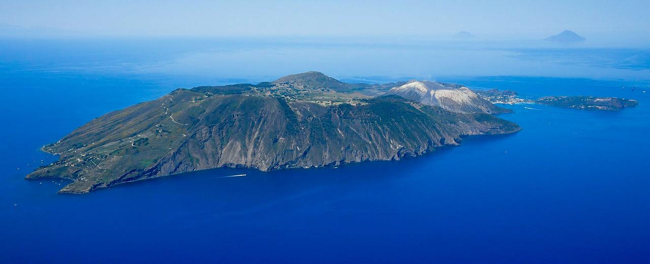Vulcano : ce que révèle vraiment cette île volcanique fascinante des ...