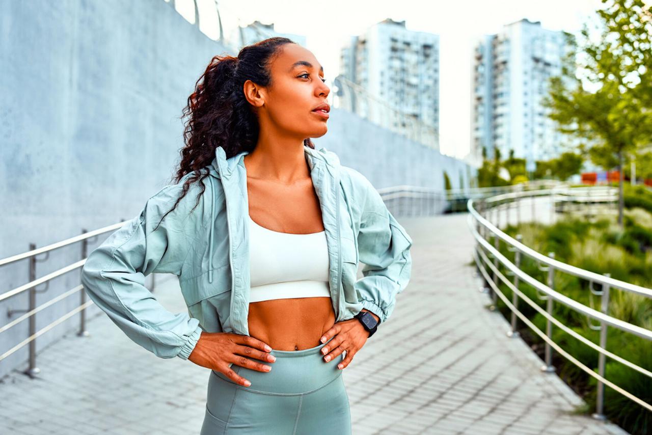 4 exercices, 0 sit-up : la routine qui redéfinit votre corps sans vous ...