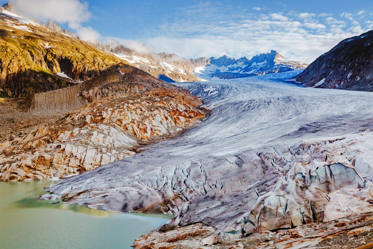 Cette photo de touristes devant le glacier du Rhône a sidéré le monde ...
