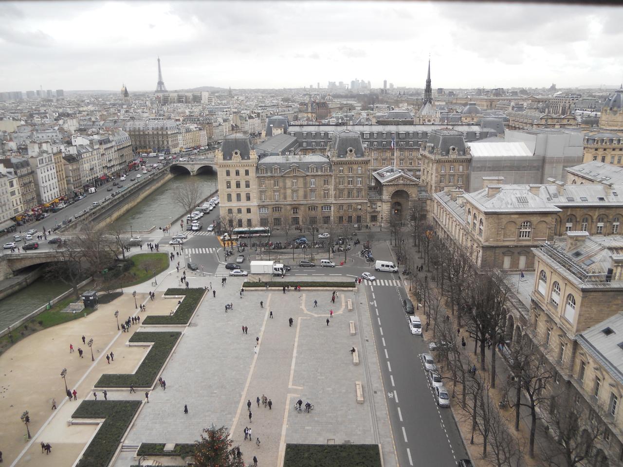 Définition | Parvis : qu'est-ce que c'est ? | Futura maison