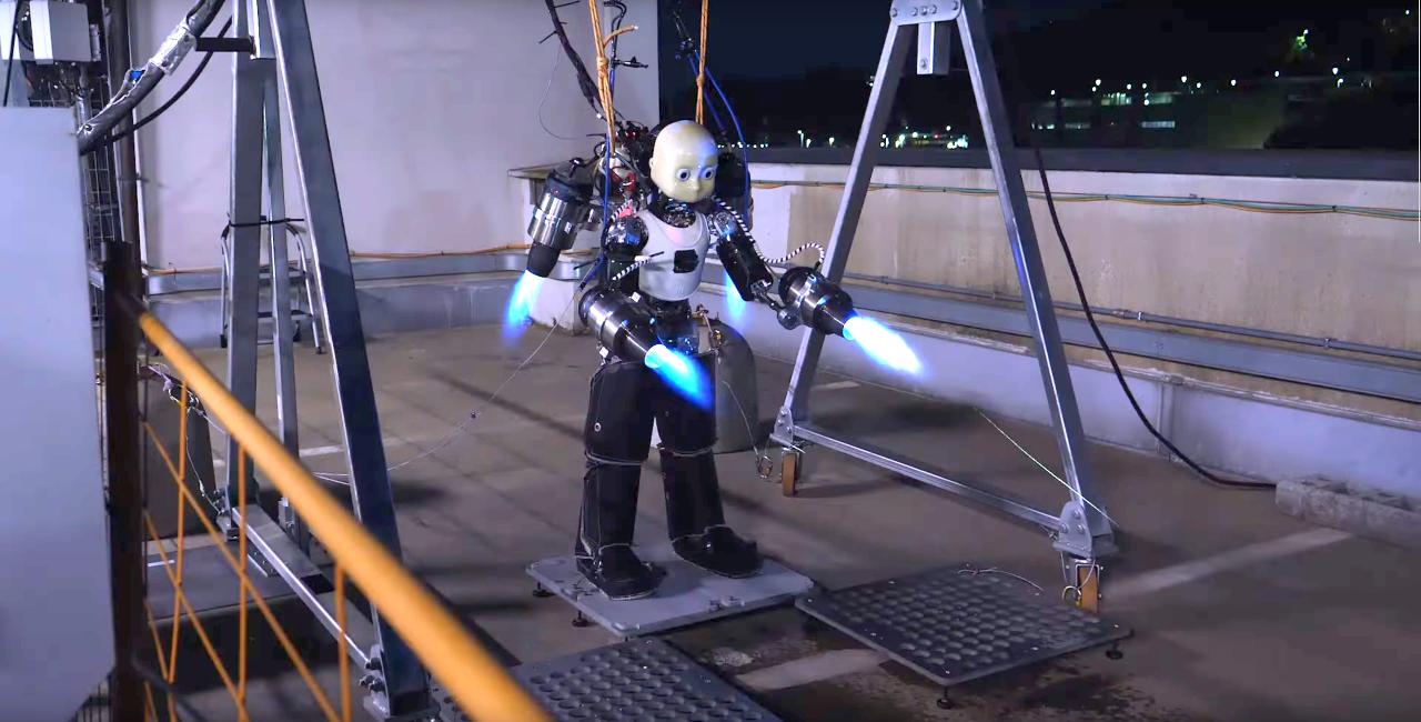Ce robot humanoïde s’entraine à voler comme Iron Man pour sauver des vies