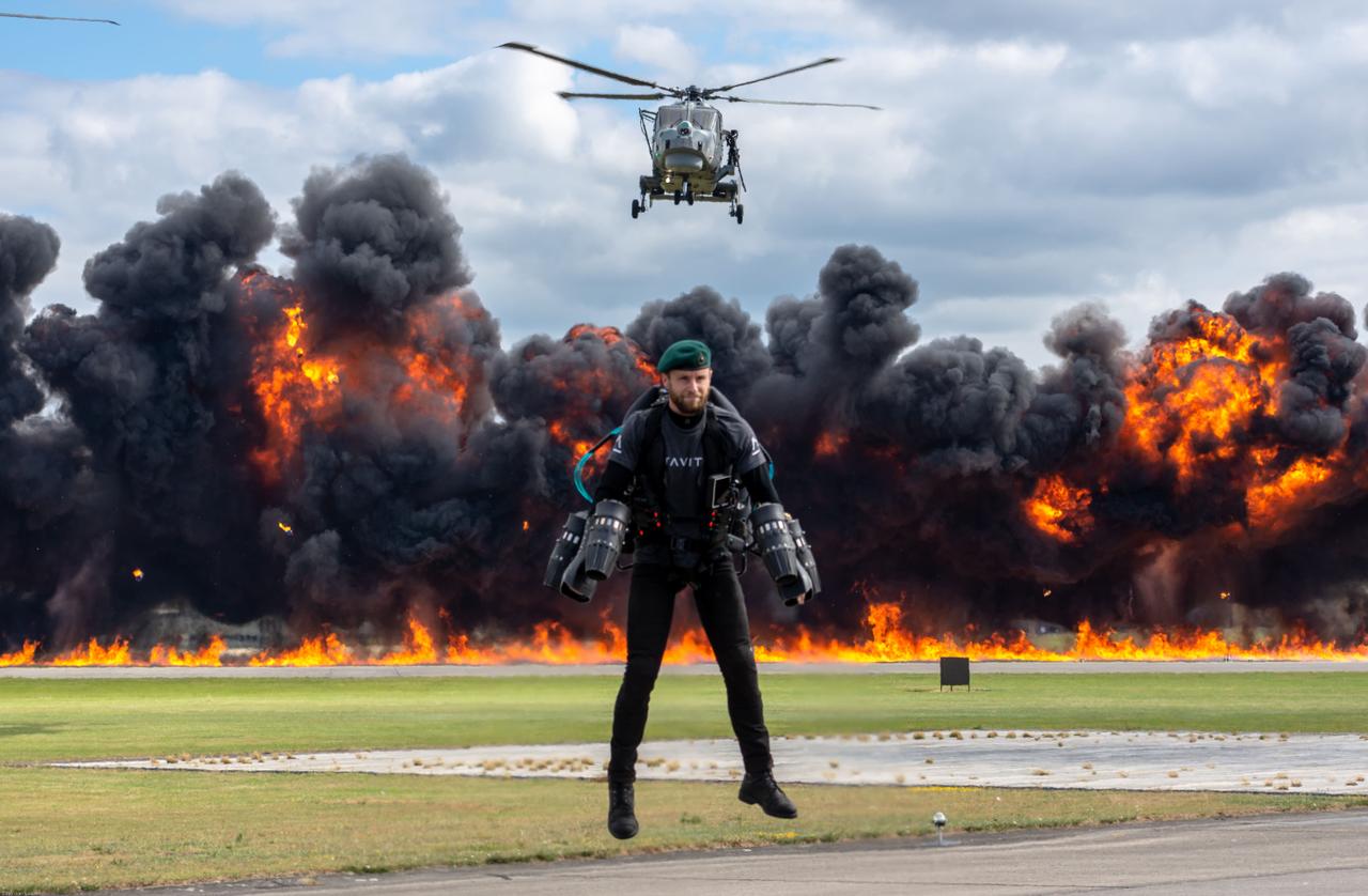 Un jetpack s'équipe d'un système d'arme guidé par les mouvements de la ...