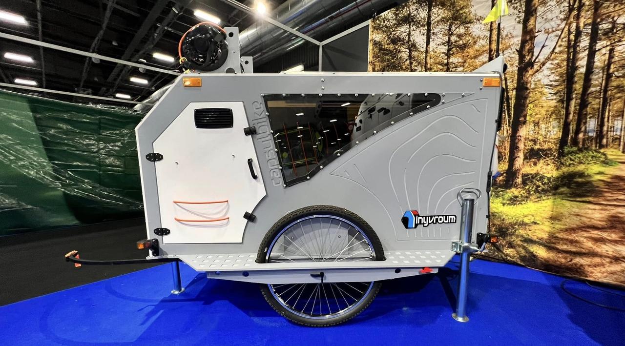 Une mini-caravane pour vélo géniale et toute équipée