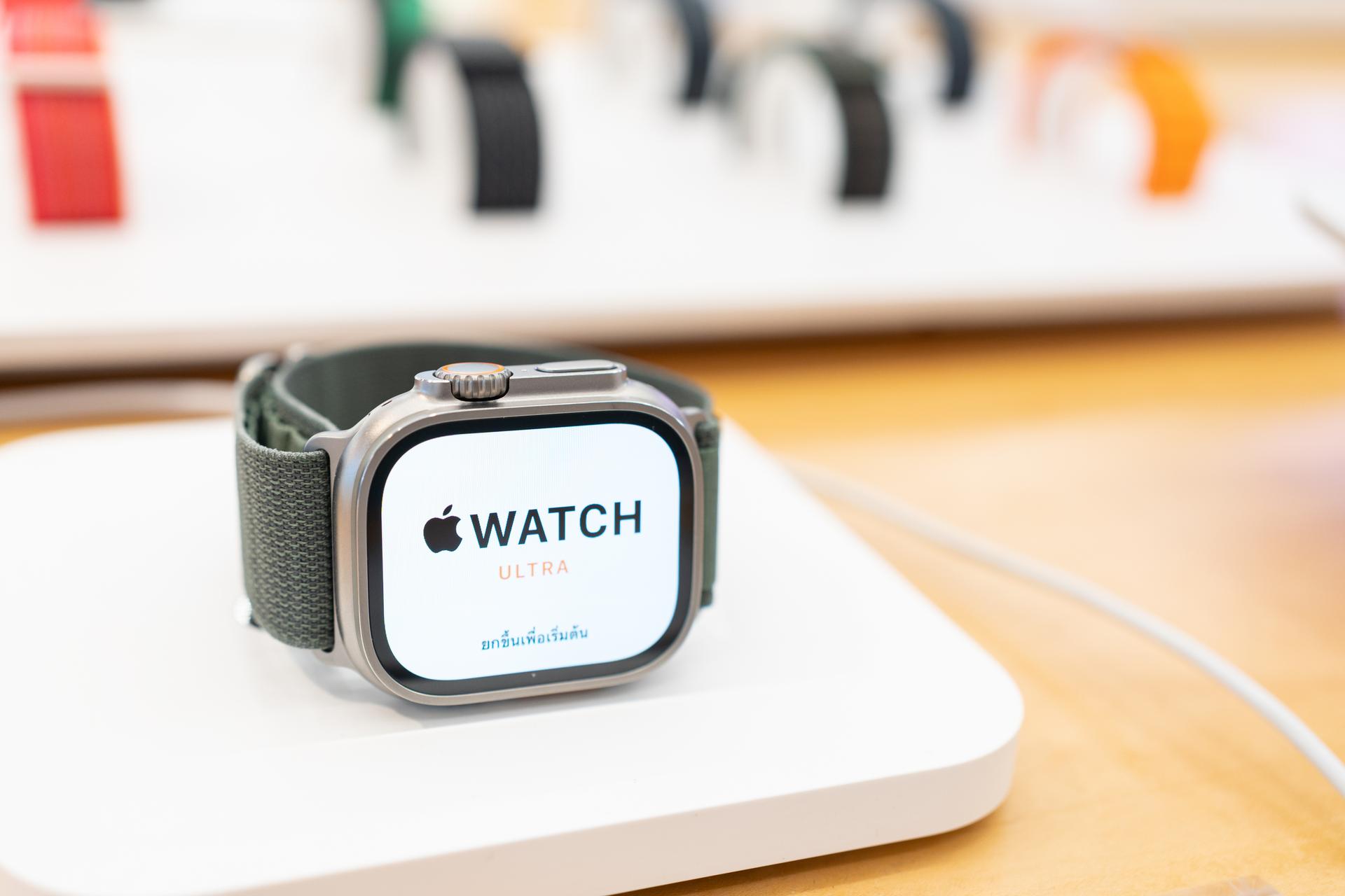 Apple Watch Ultra : la célèbre montre connectée passe sous la barre des ...