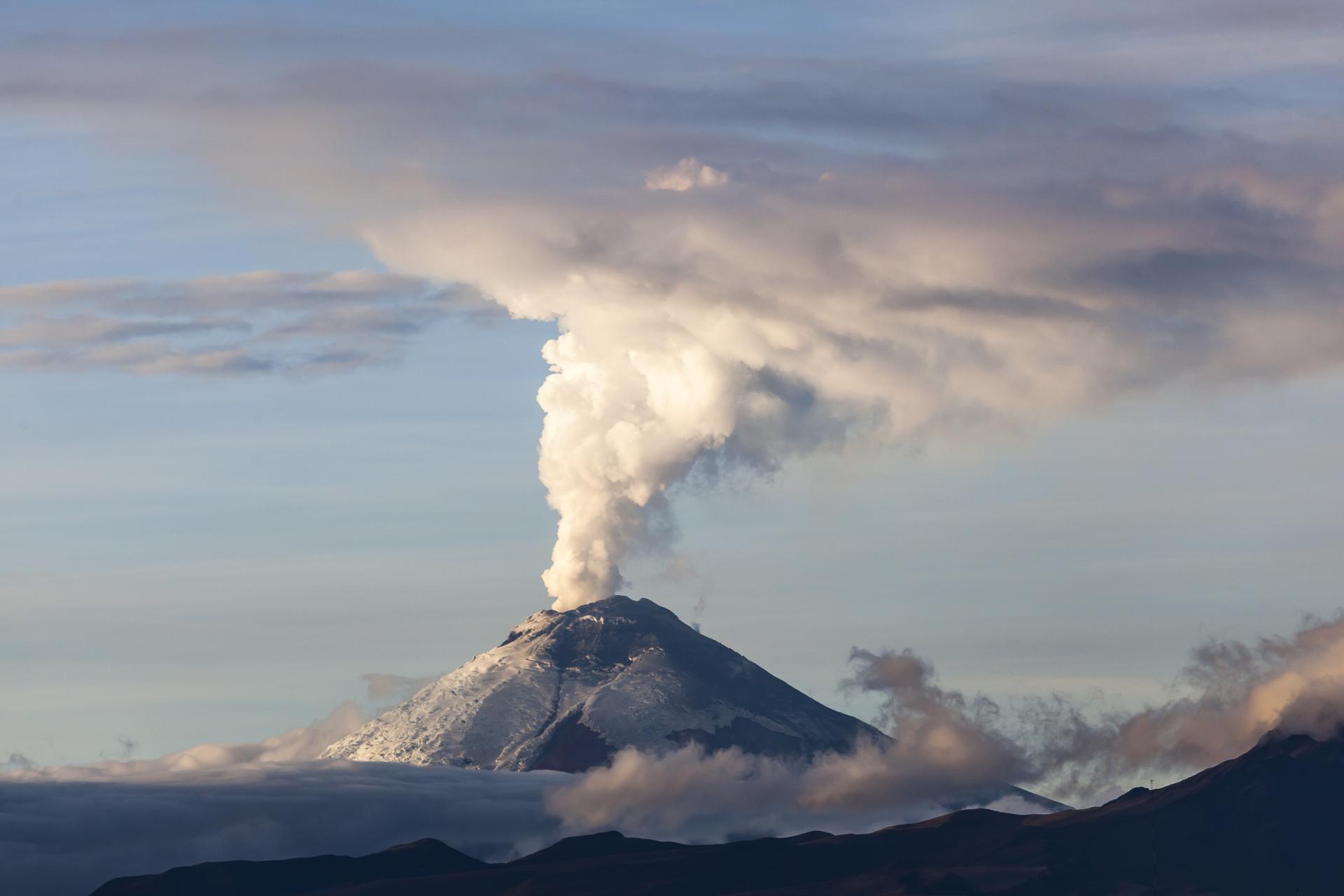 Comment les géologues peuvent-ils prévoir une éruption volcanique
