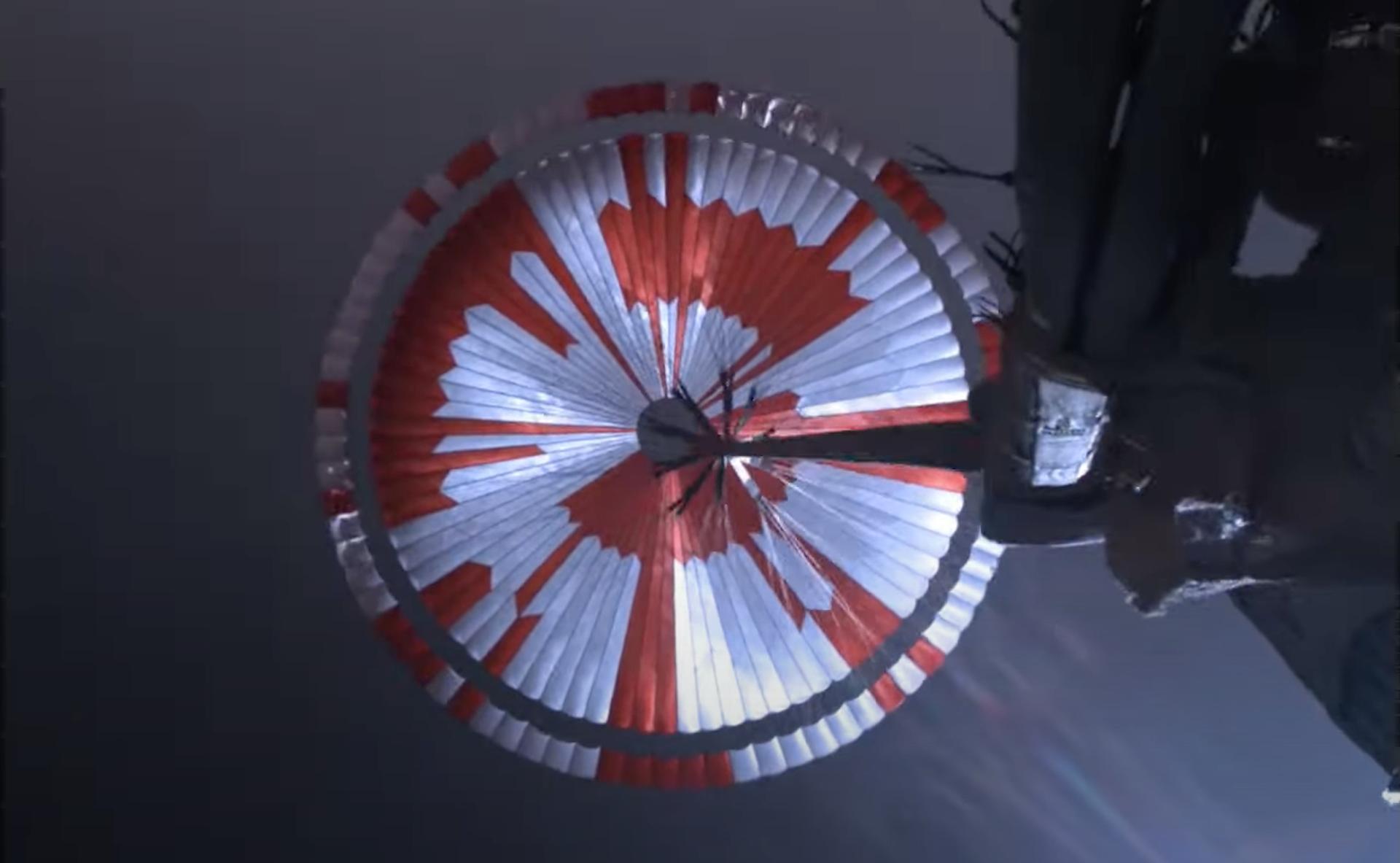 Perseverance a enfin retrouvé son parachute sur Mars