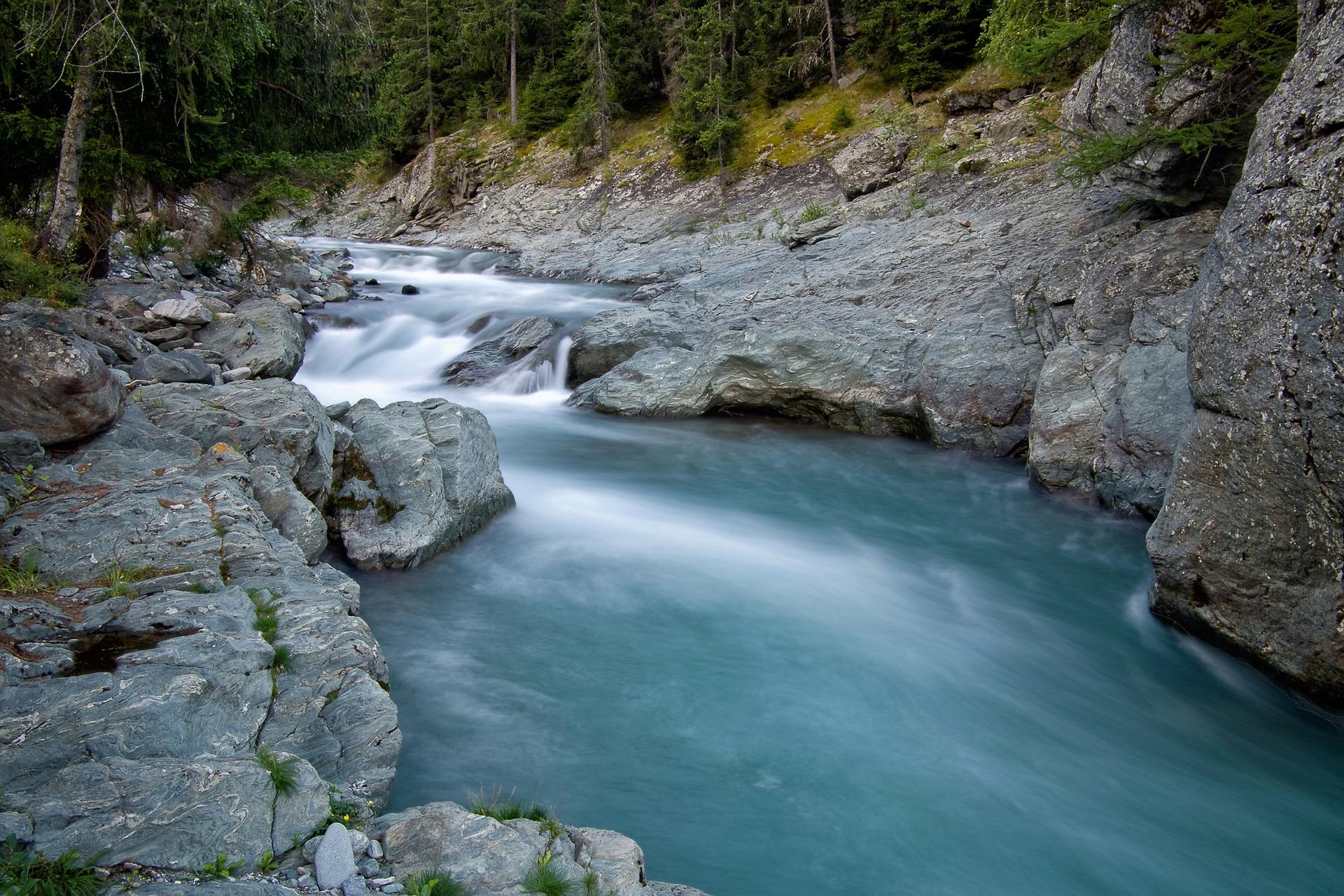 Le débit des rivières se transforme complètement dans tous les pays de ...