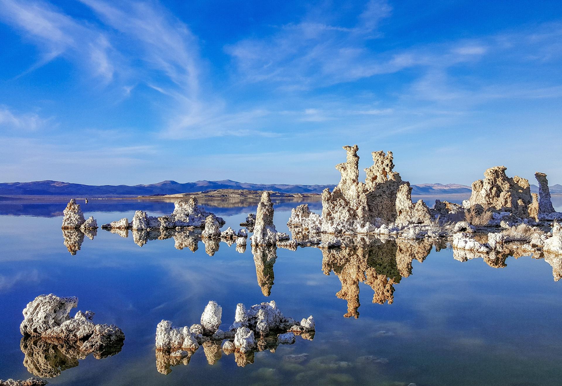 Les « tufas » du lac Mono : comment la chimie de l’eau crée ces ...