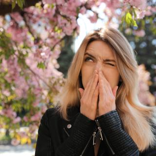 Quelles allergies provoquent des tâches rouges sur la peau