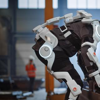 Cet exosquelette promet de soulager vos genoux lorsque vous partez en ...
