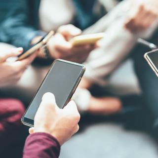 Musk, Gates, Zuckerberg : ils prédisent la fin du smartphone (Apple n ...