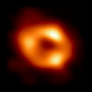 Le trou noir géant le plus célèbre de l’Univers a changé de ...