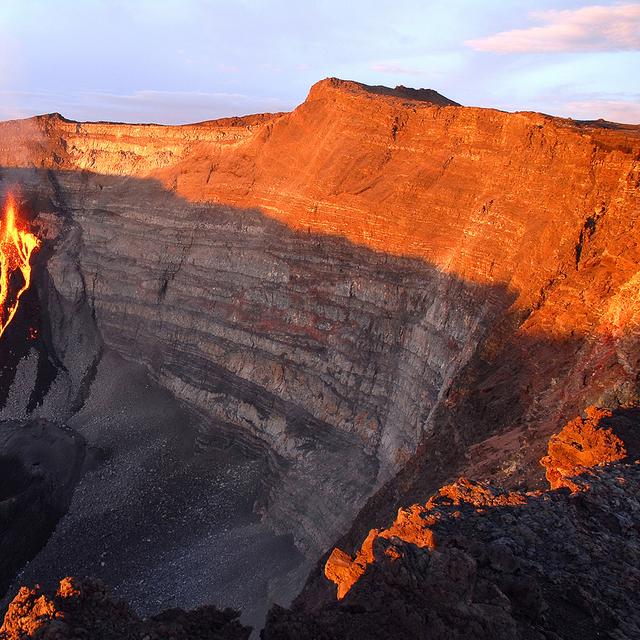 Piton de la Fournaise : le Dolomieu, cratère aux mille vies