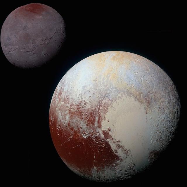 La Lune En Rapprochement Avec Pluton