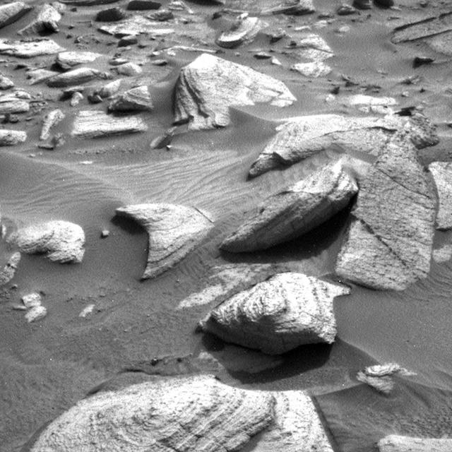 Mars : un rover de la Nasa révèle un panorama si net qu’il semble ...