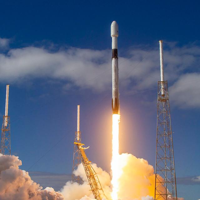 Starlink : Elon Musk minimise les risques de désordre orbital que ...