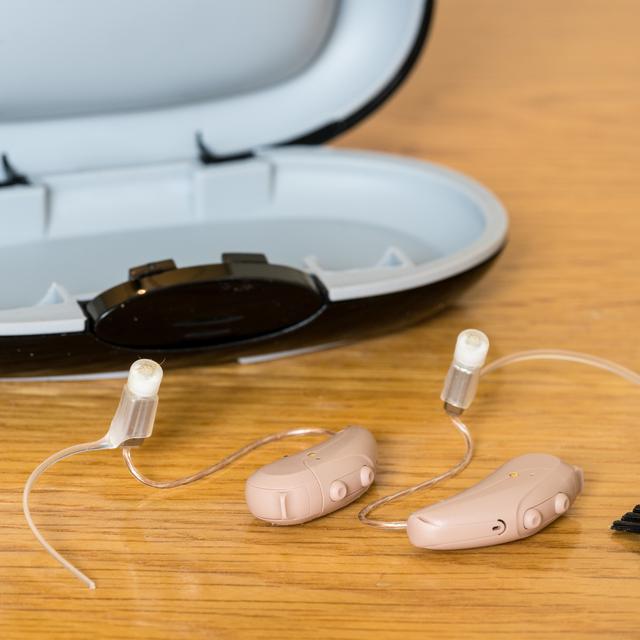 Appareils auditifs : mieux entendre dans le bruit, entre promesses et ...