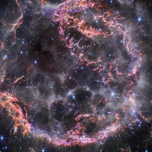 Le télescope James-Webb observe 10 fois plus de supernovae que prévu ...