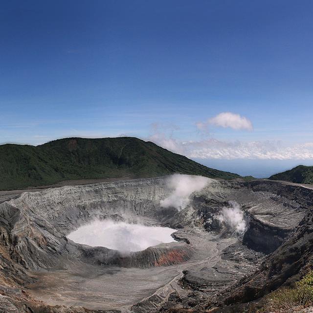 Piton de la Fournaise : pourquoi ce géant de lave reste étonnamment sûr