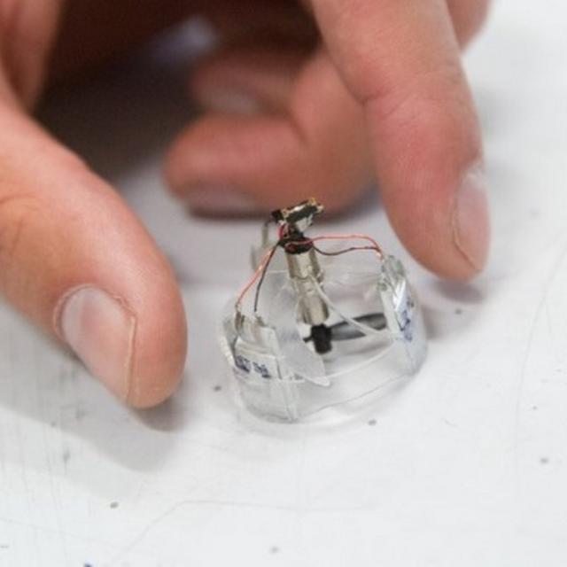 RoboFly, un microrobot propulsé par laser