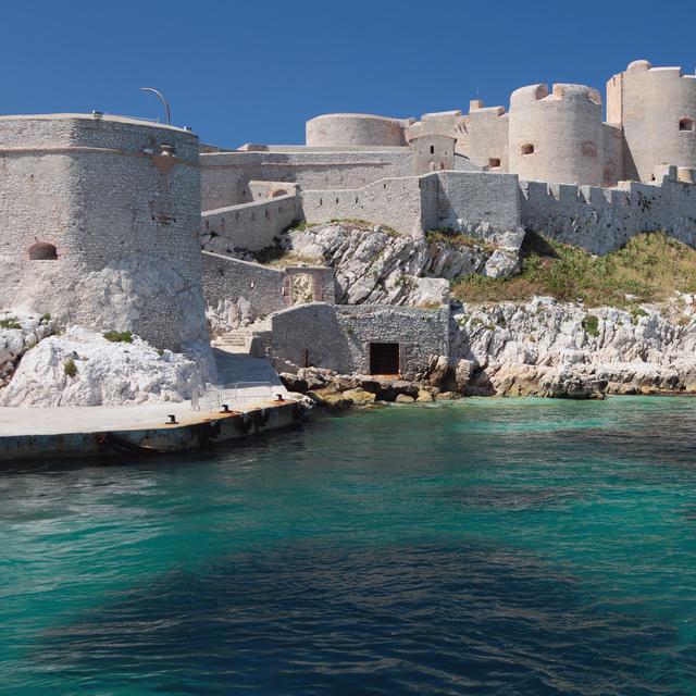 Que révèlent ces chaussures démesurées retrouvées près du mur d’Hadrien ...