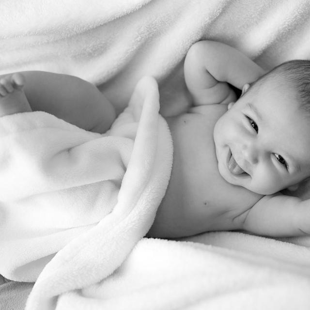 Voyager avec un nourrisson en avion : ce que vous devez absolument savoir