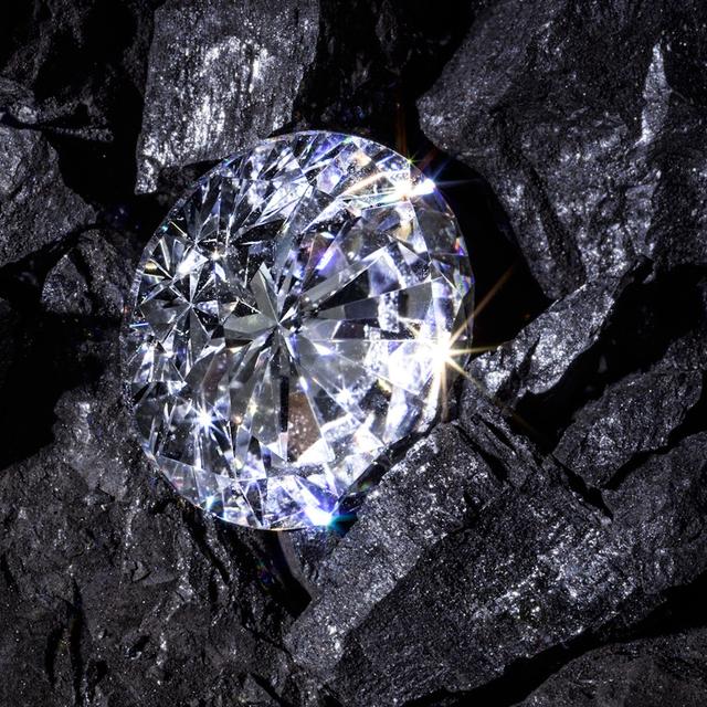 Chine : des scientifiques créent un rare diamant hexagonal plus dur que ...