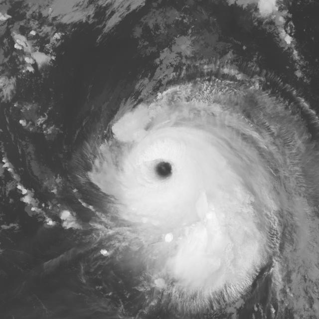 Complètement hors-saison et hors norme : un super-typhon explose en ...
