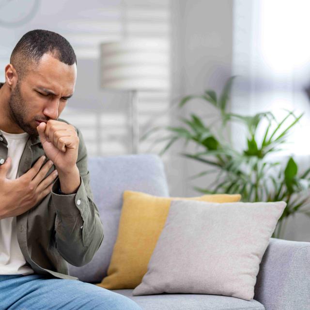 Toux persistante : voici la recette express d’un médecin urgentiste