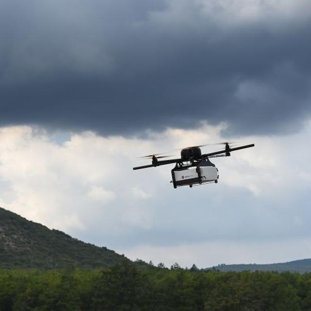 Mercedes-Benz teste la livraison par drone