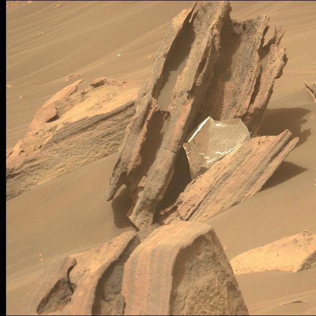 Mars : la Nasa détecte sous la surface des structures qui relancent l ...