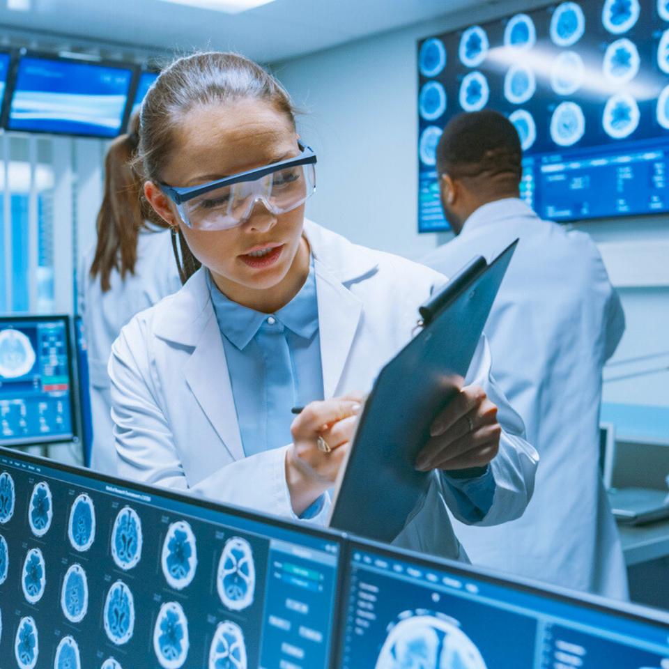 À 100 ans, ce neurologue travaille encore : voici ses secrets pour ...