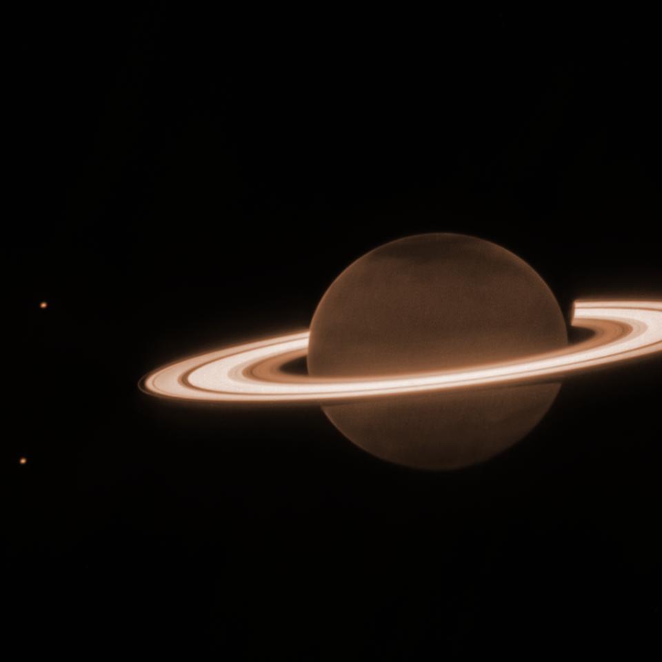 Le télescope James-Webb révèle une fascinante image de Saturne avec des ...