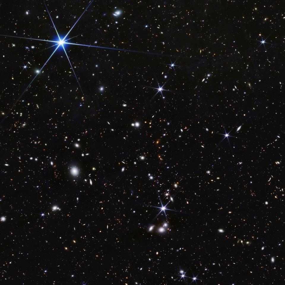 Voici la galaxie la plus lointaine jamais observée et ce qu’a vu le télescope James-Webb ...