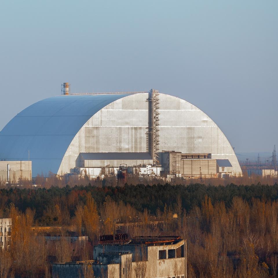 Tchernobyl : la protection géante censée durer 100 ans n’assure plus ...