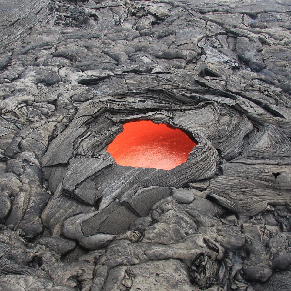 Pourquoi la lave est-elle rouge