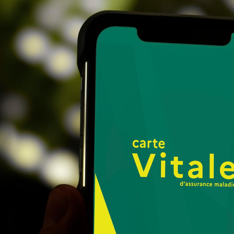 La carte Vitale arrive enfin sur votre smartphone : voici comment l ...