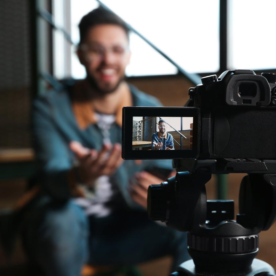 Marketing digital : pourquoi faut- il privilégier les vidéos courtes