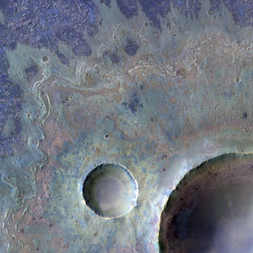 Ce magnifique cratère témoigne de la présence de glace d’eau sur Mars